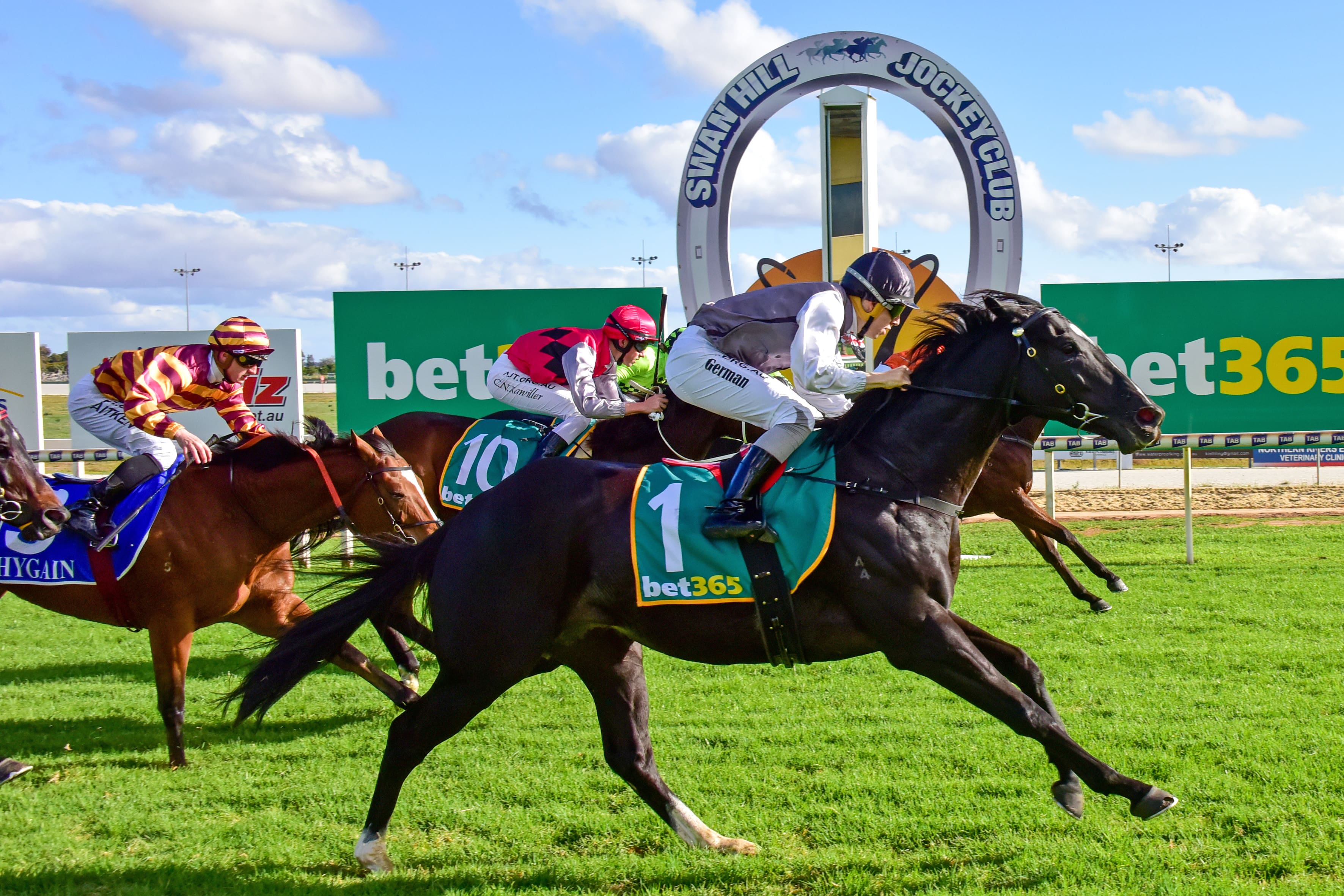 Friday's Australian Horse Racing Bets | GetYourTipsOut